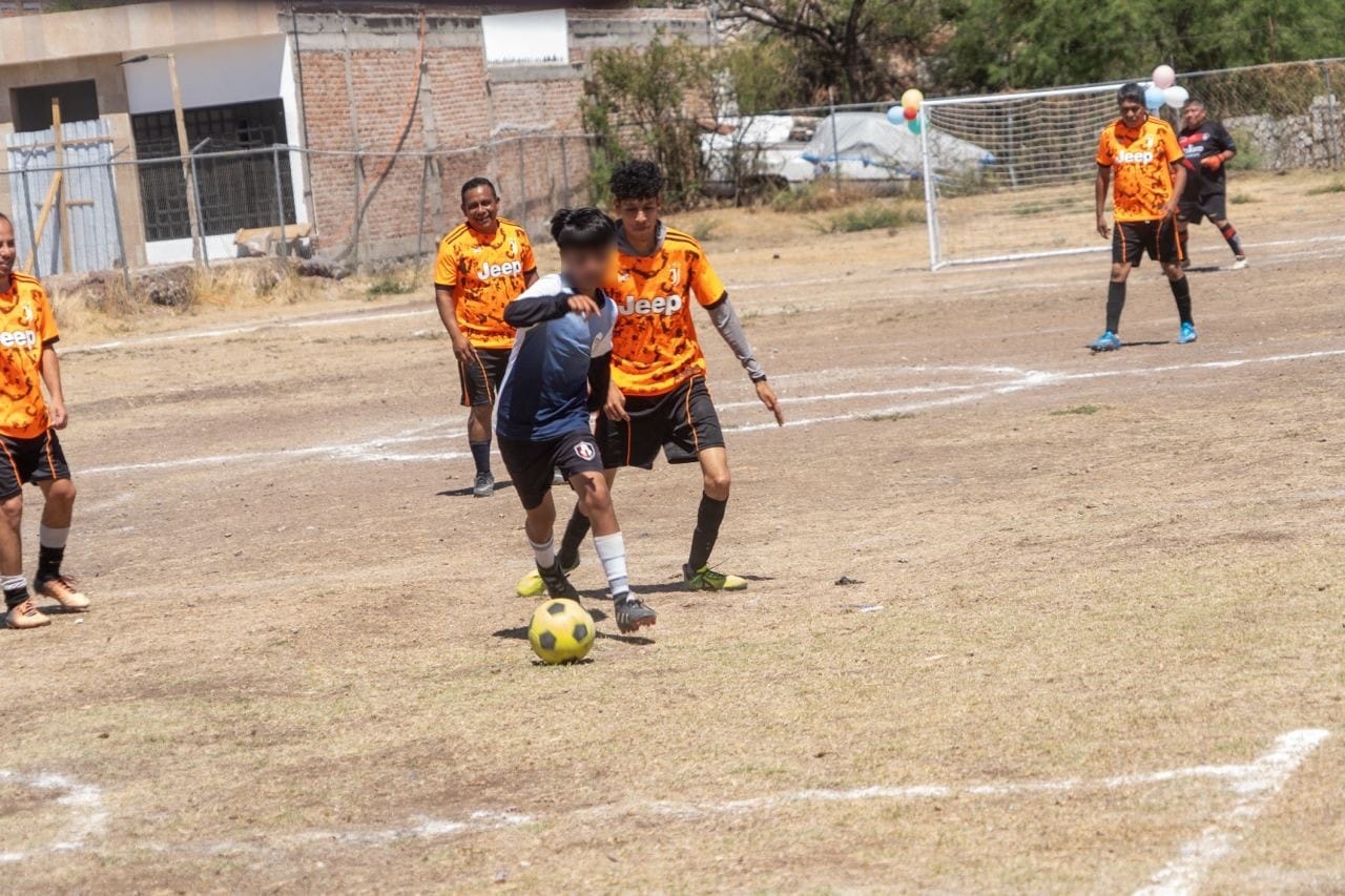 Inaugura Samantha Smith cancha en la telesecundaria de Paso de Perules ...